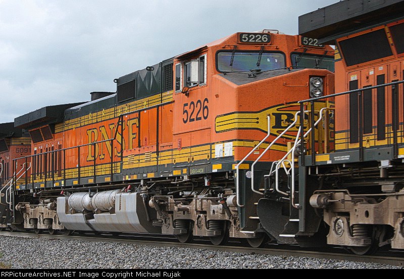 BNSF 5226